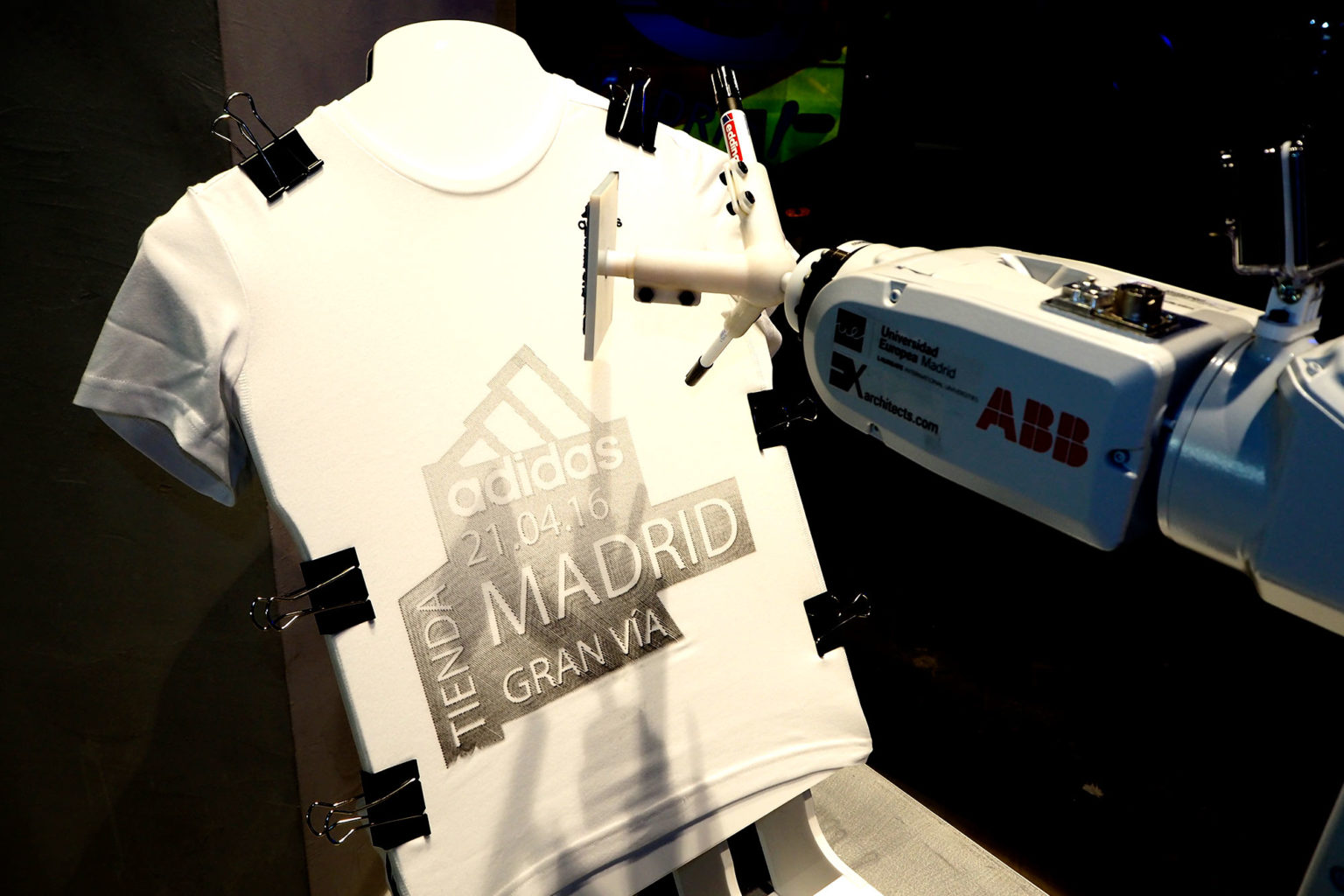 Adidas Robot Portraitsd - EXarchitects Arquitectura, diseño paramétrico ...